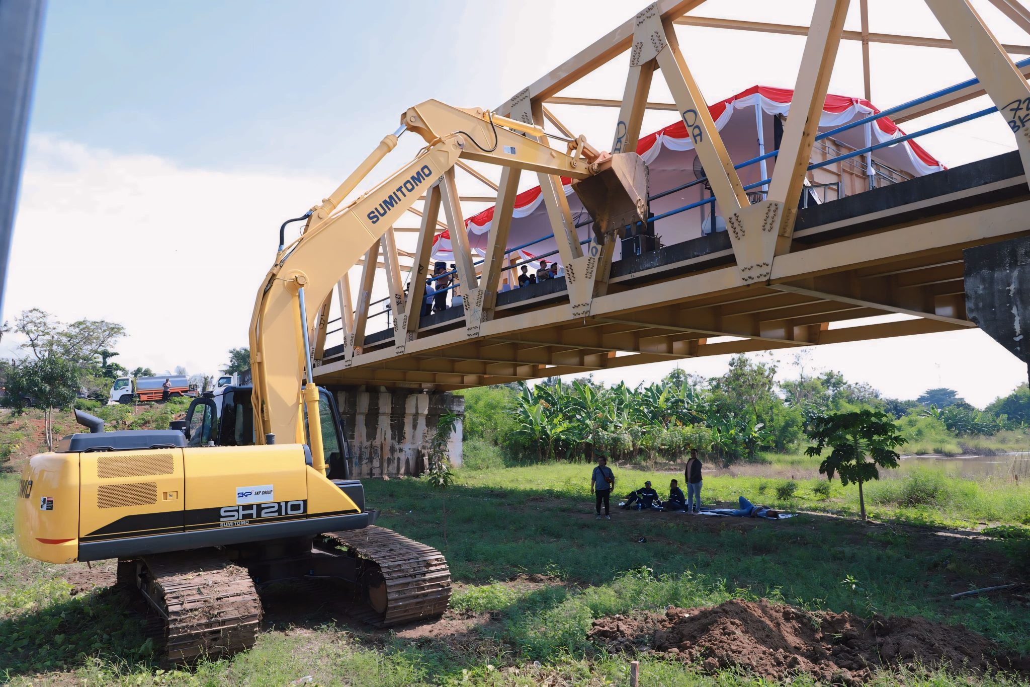 Pembangunan Jembatan Desa Pantai Mekar-Pantai Bakti Ditargetkan Rampung Desember 2024 - PERUMDA ...