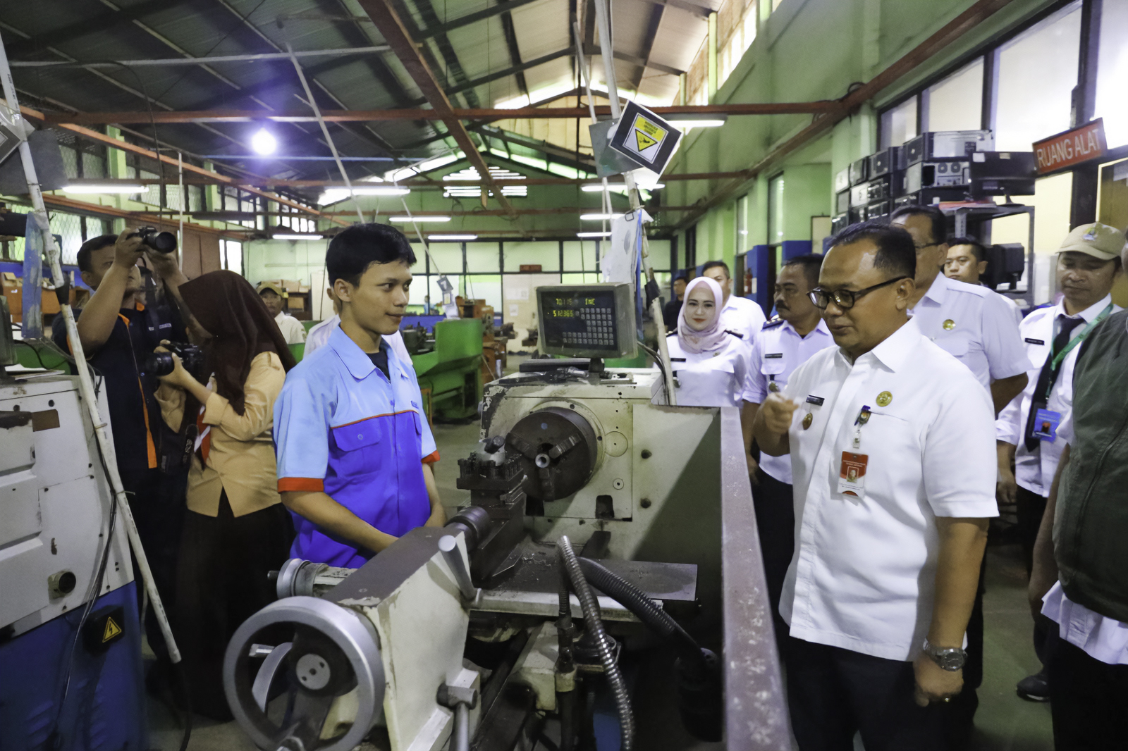 Siswa Magang di Luar Negeri Lebih Siap Hadapi Dunia Kerja - PERUMDA ...